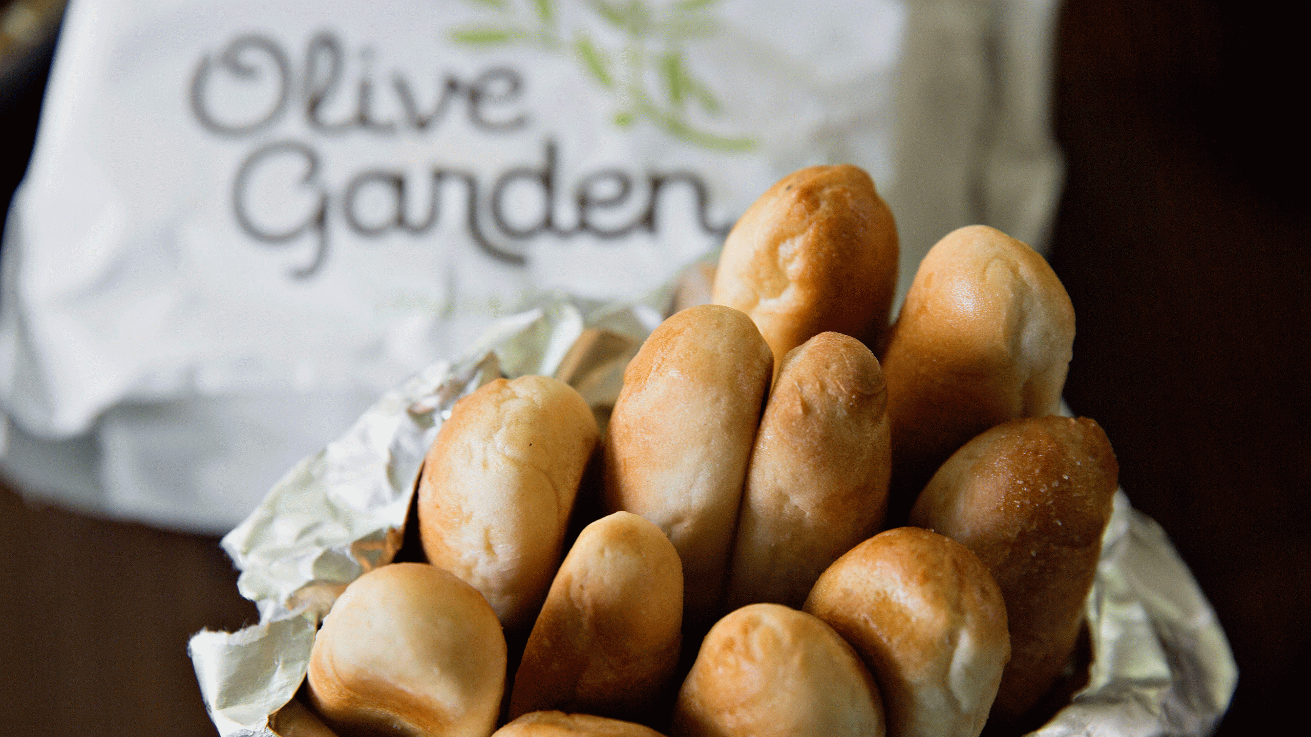 Social media user discovers Olive Garden breadstick with letters ...