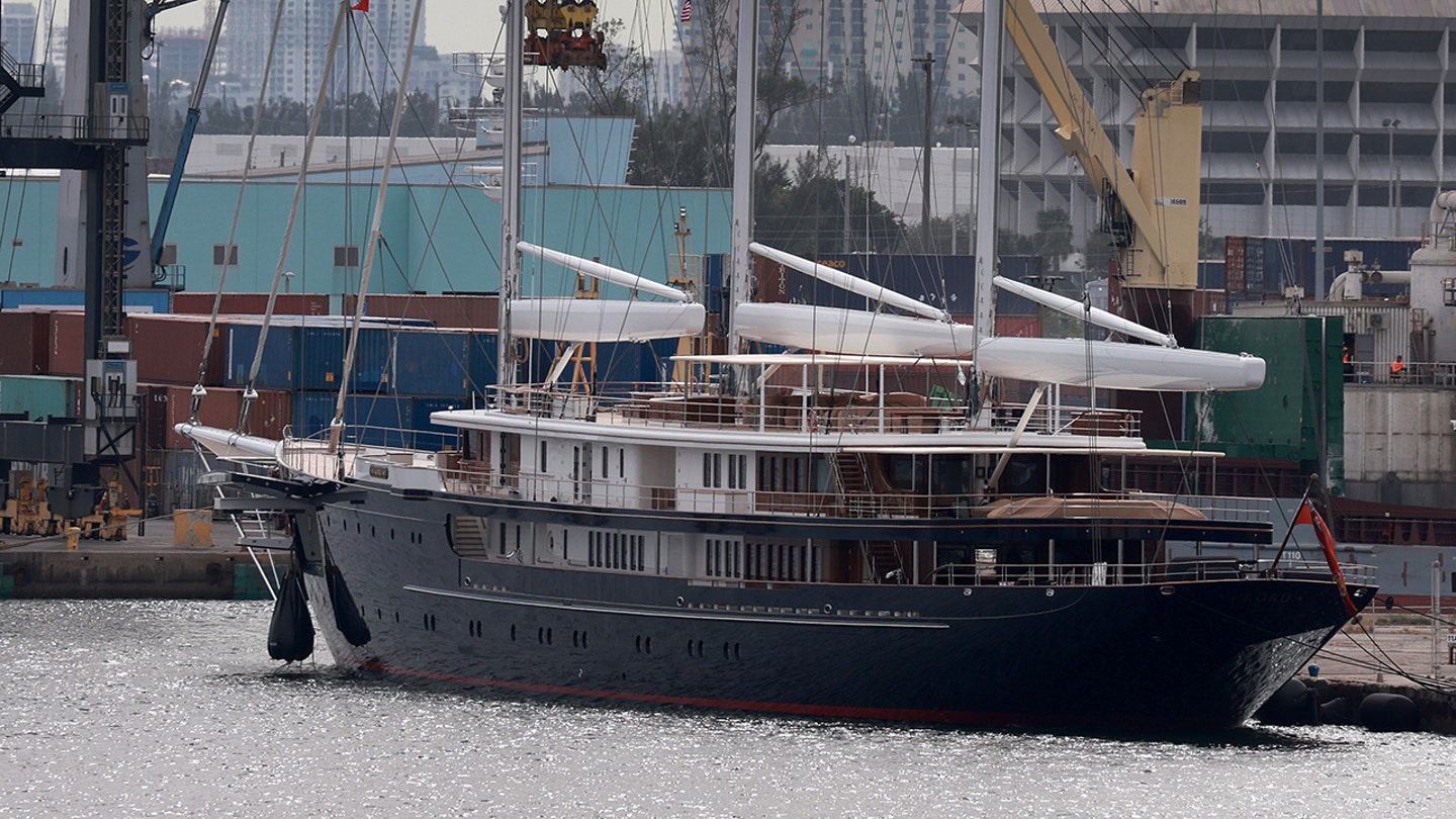 Jeff Bezos dan Lauren Sánchez Bezos merayakan liburan dengan perjalanan ...