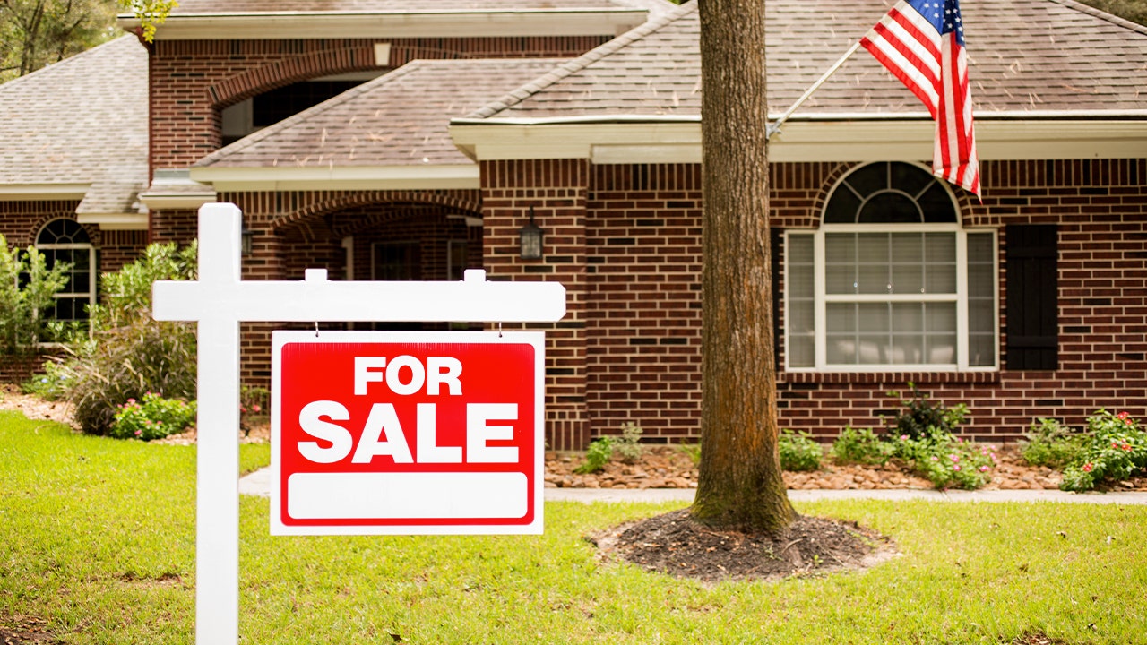 Trump proposes ban on 'large institutional investors' buying single ...