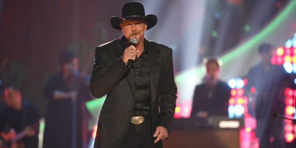 The Unseen Tears: Trace Adkins’ Emotional Moment at His 25th ...