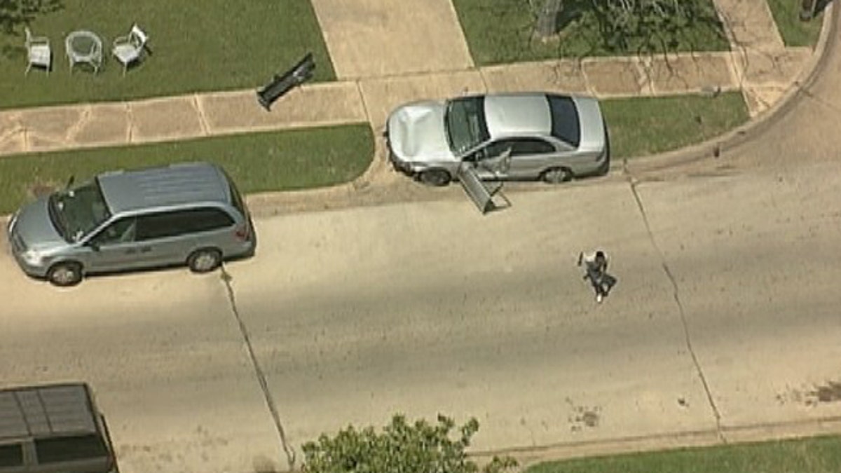 Dallas Man Suspected Of Killing Pregnant Girlfriend Arrested After High