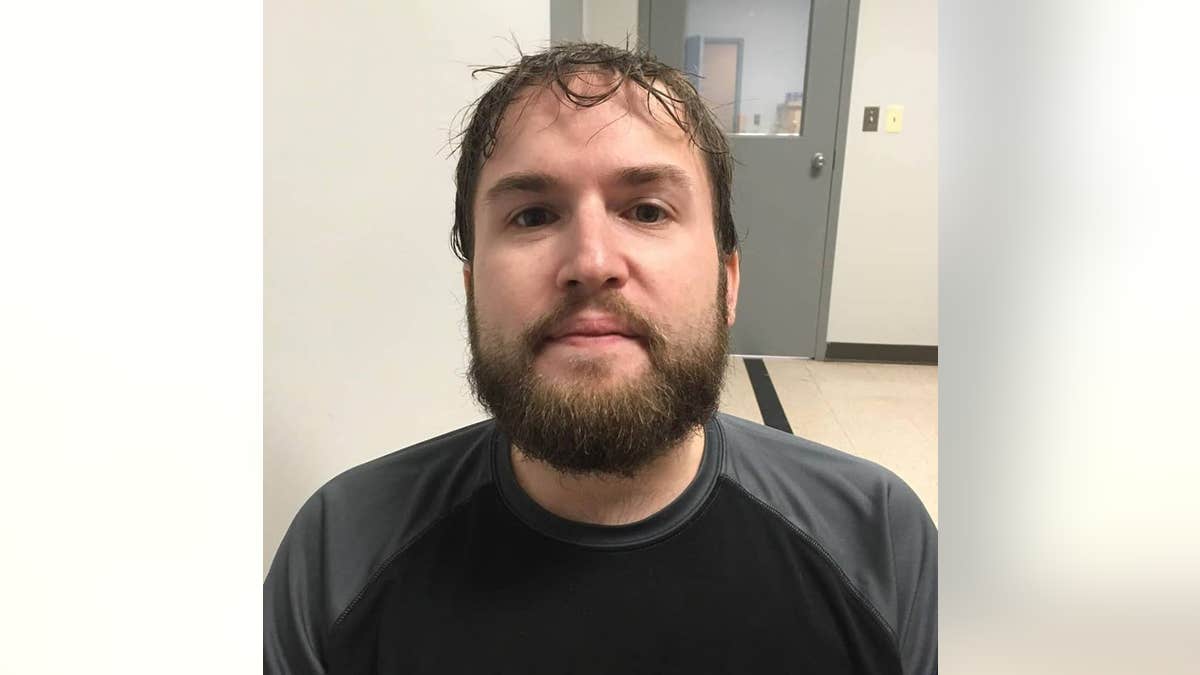 Suspected New Jersey bank robber kept dropping cash, police say | Fox News Suspected New Jersey bank robber kept dropping cash, police say | Fox News