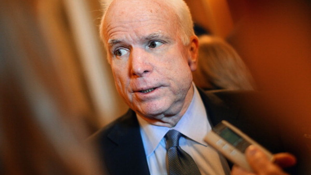 'El incendiario' es McCain dicen defensores de inmigrantes indocumentados