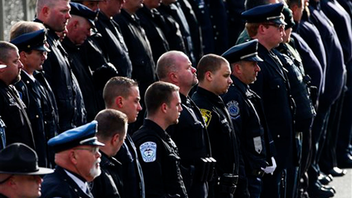 Hundreds pay tribute to officer slain during domestic call | Fox News