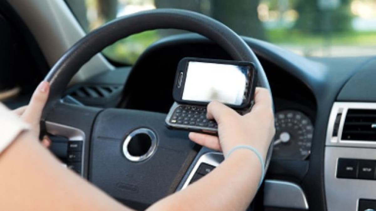 Calif. court ruling effectively bans all hands-on use of mobile phones ...