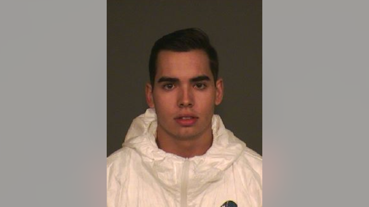 Arizona man who apparently tweeted that he'd murder his roommates is ...