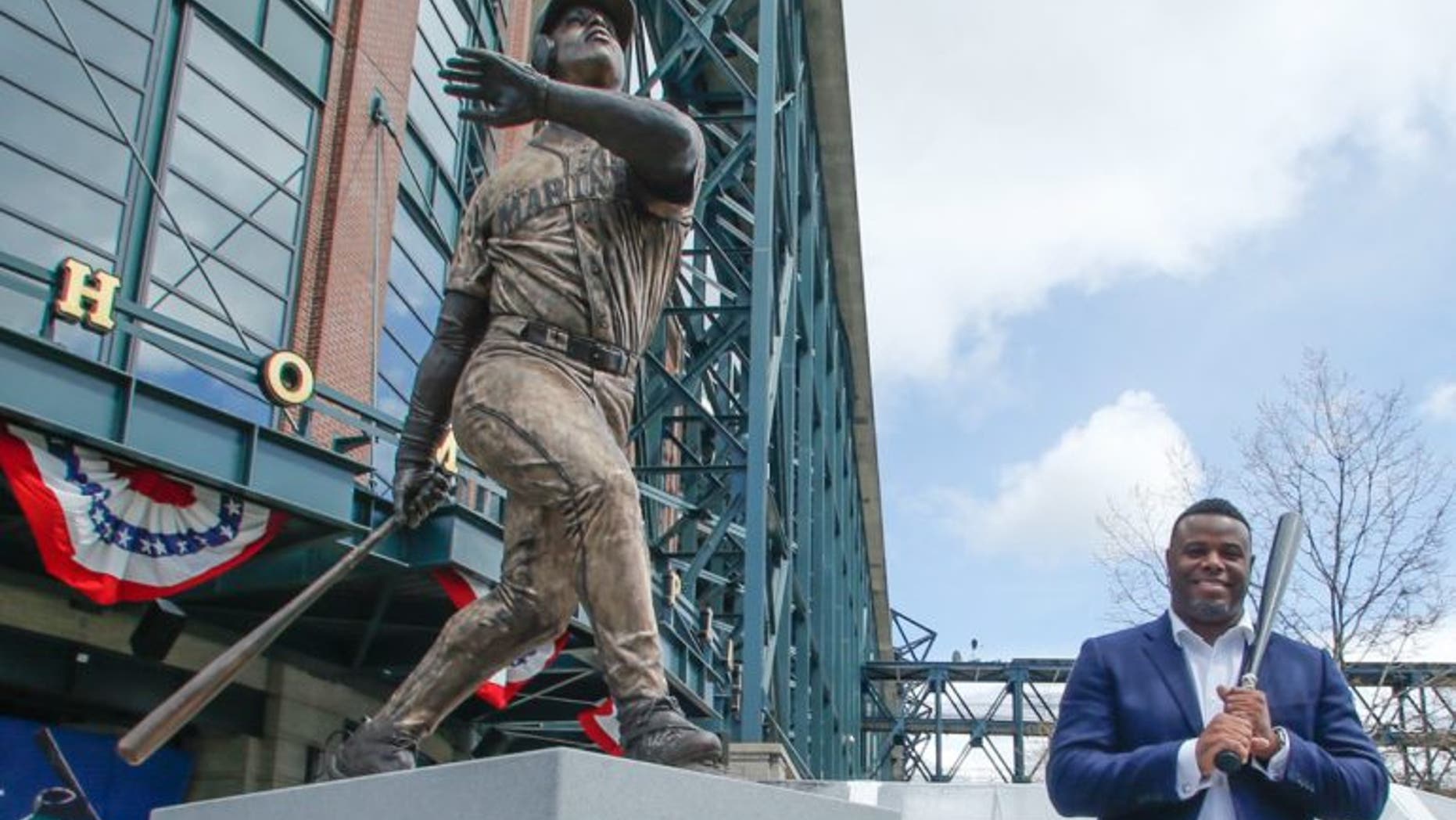 Statue of Ken Griffey Jr. unveiled outside Safeco Field | Fox News