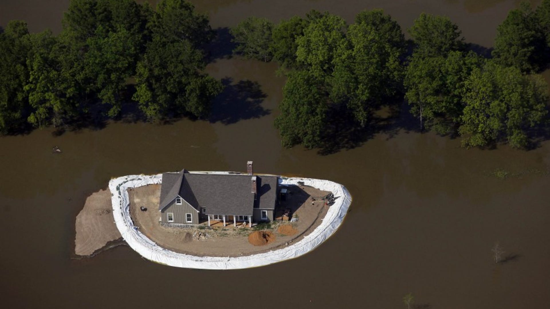 Residents Build Homemade Dams in Mississippi | Fox News