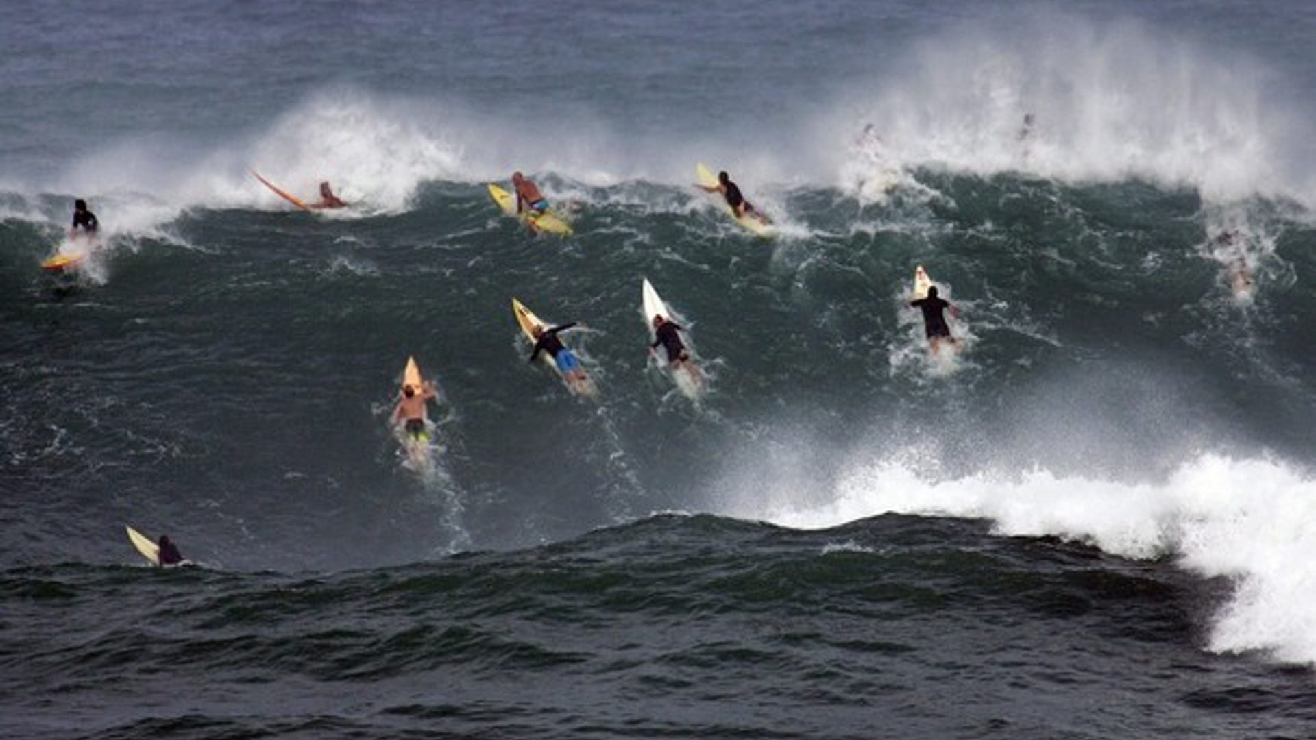 Surfers Rocket Down 30-Foot Waves in Hawaii | Fox News