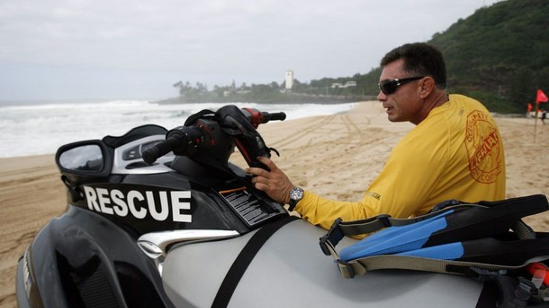 Surfers Rocket Down 30-Foot Waves in Hawaii | Fox News