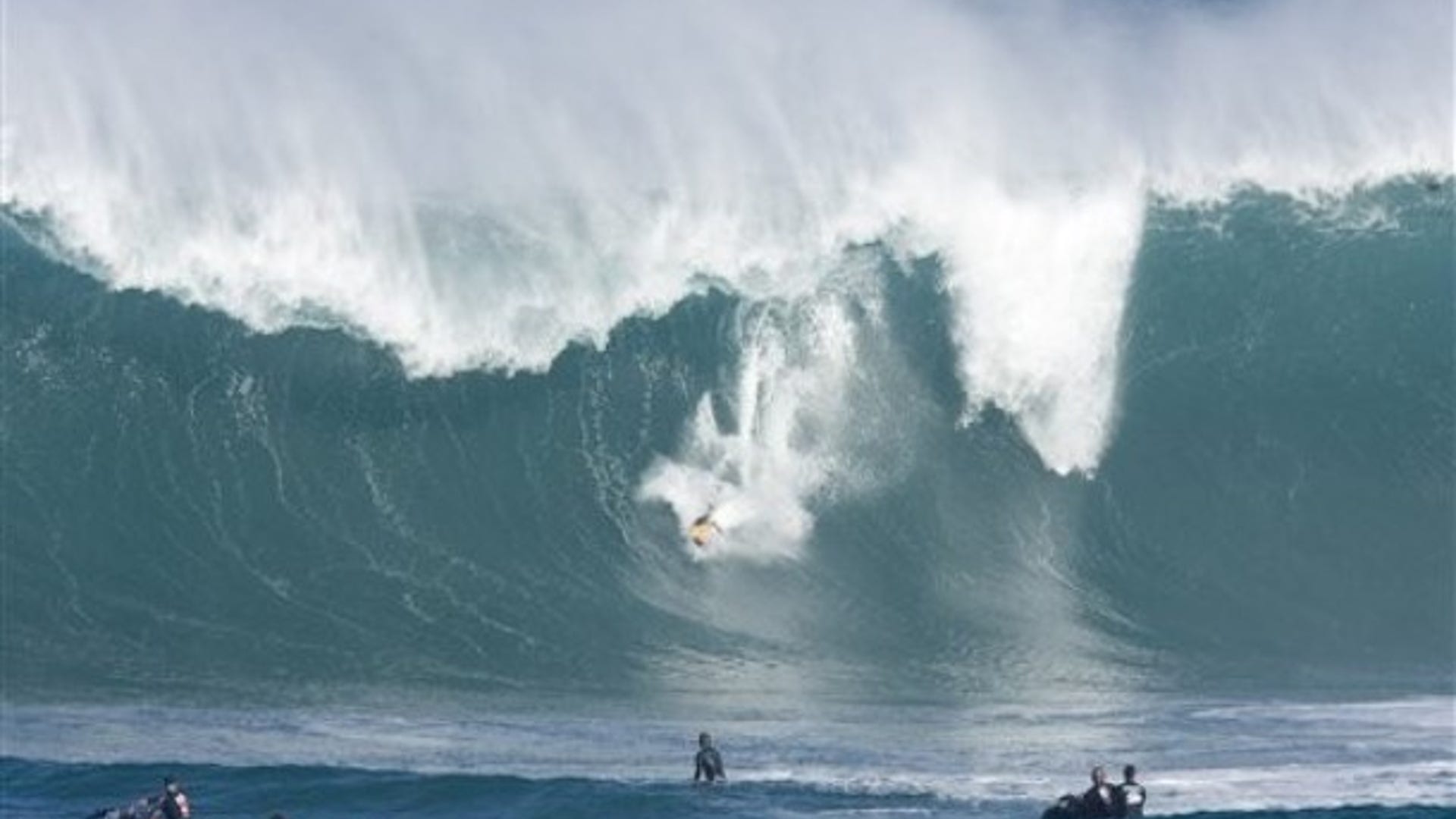 Surfers Rocket Down 30-Foot Waves in Hawaii | Fox News