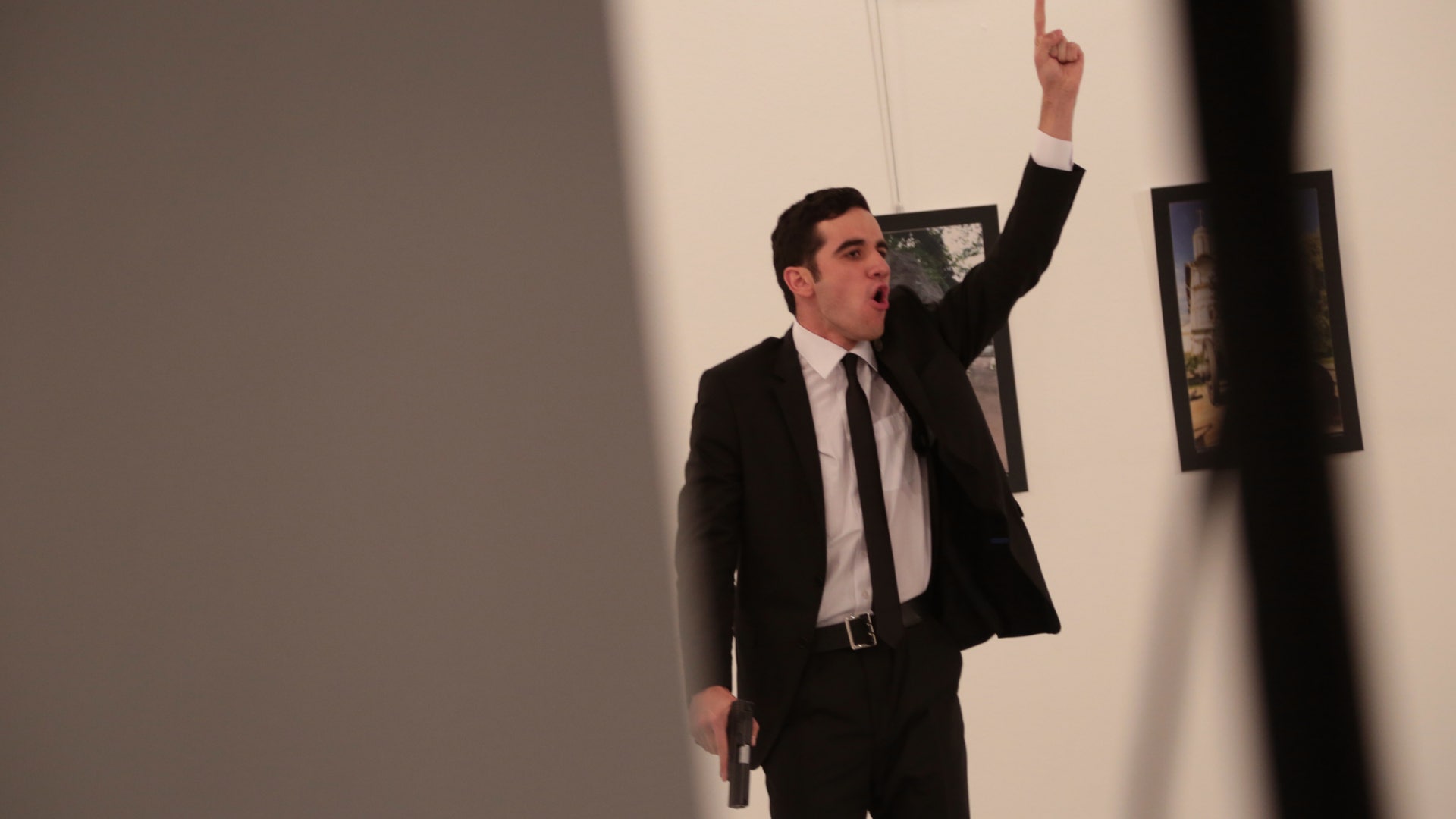 WARNING: GRAPHIC IMAGES - Assassin kills Russian ambassador to Turkey ...
