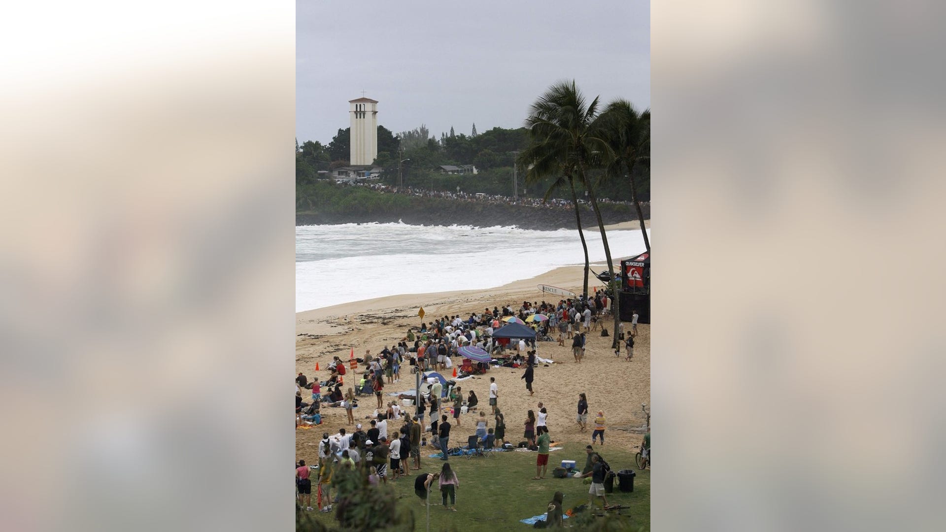 Surfers Rocket Down 30-Foot Waves in Hawaii | Fox News