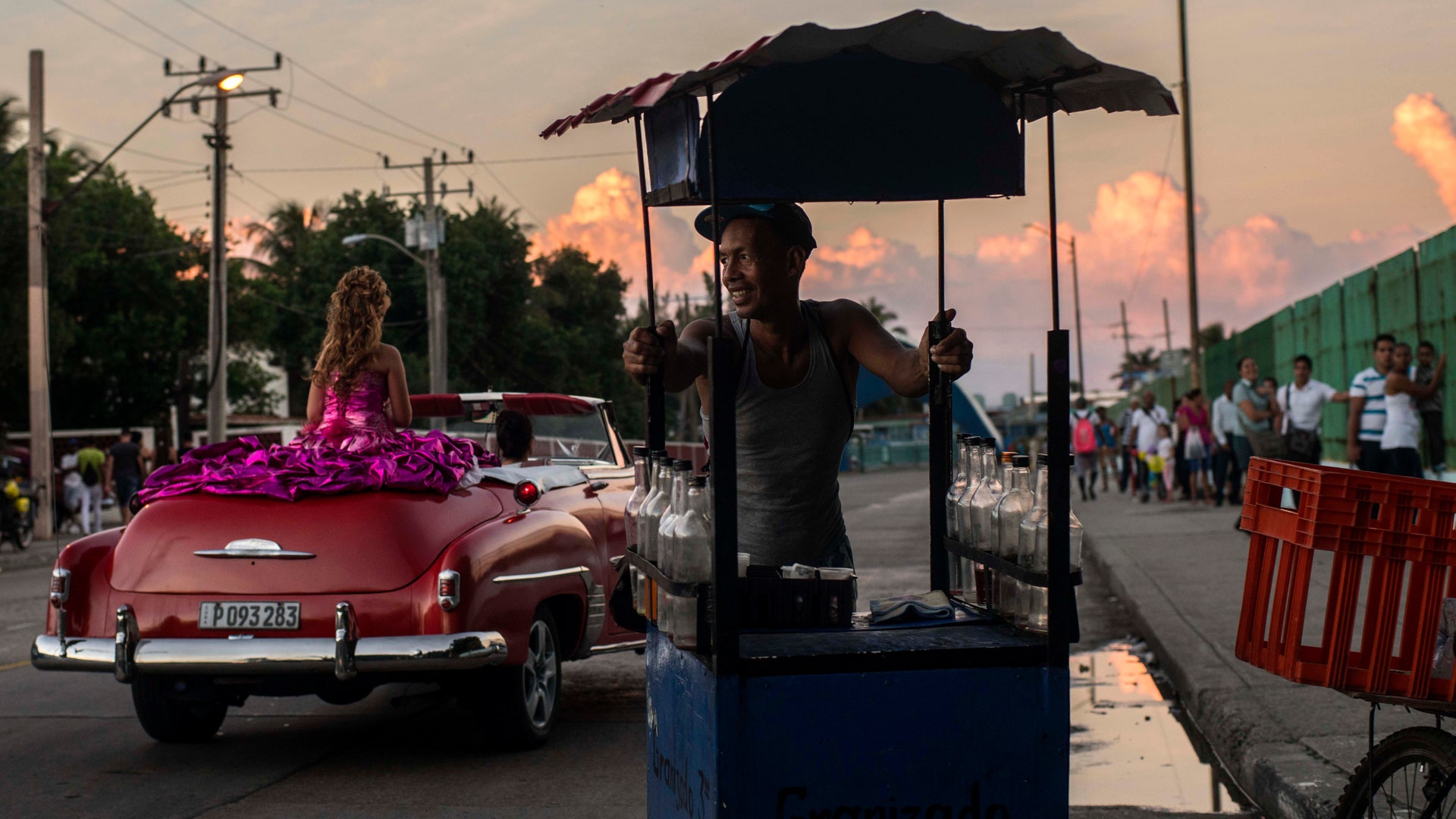 Pictures of a thriving new Cuban tradition: 'quinceañera' parties | Fox ...