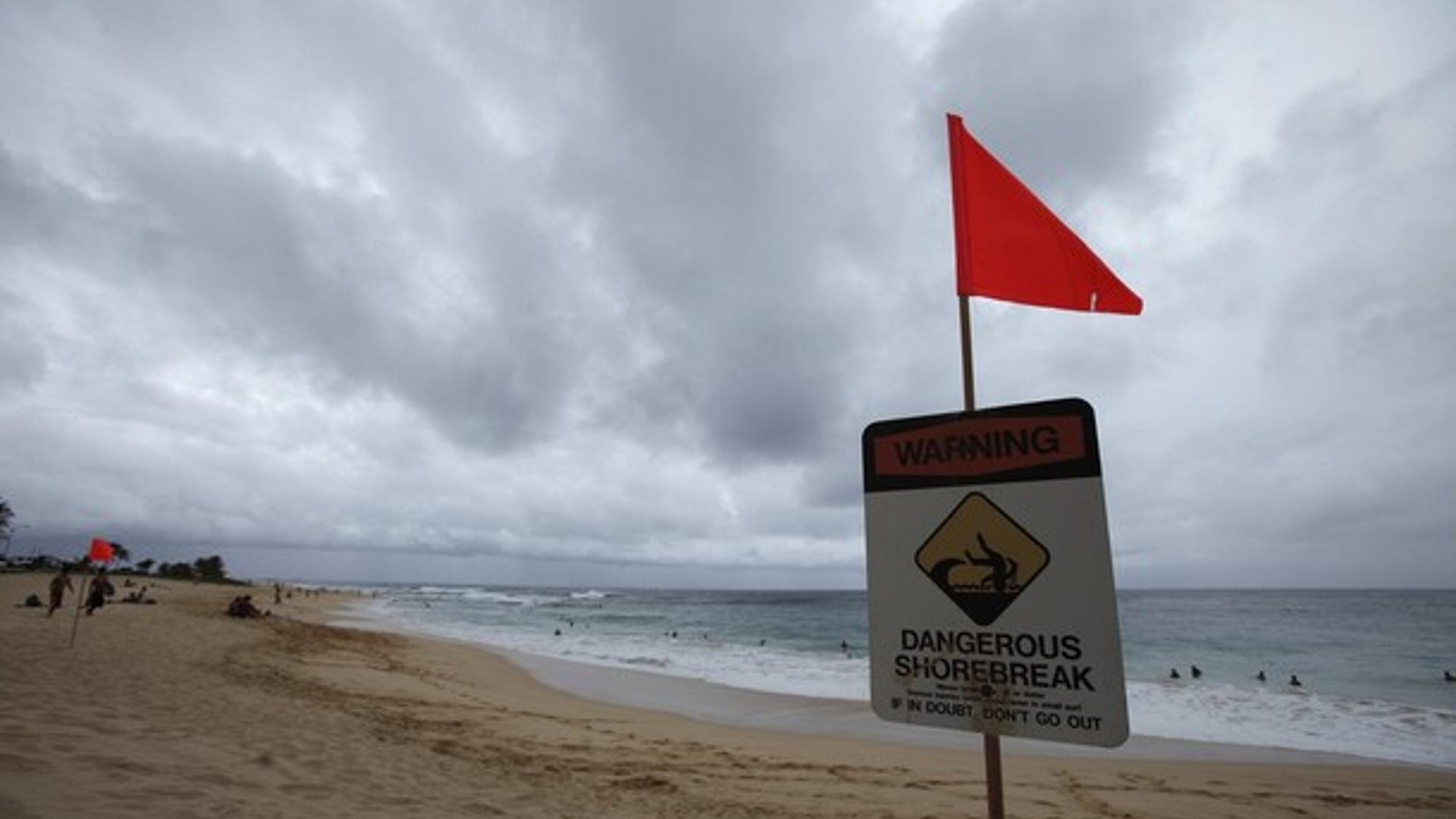 Surfers Rocket Down 30-Foot Waves in Hawaii | Fox News