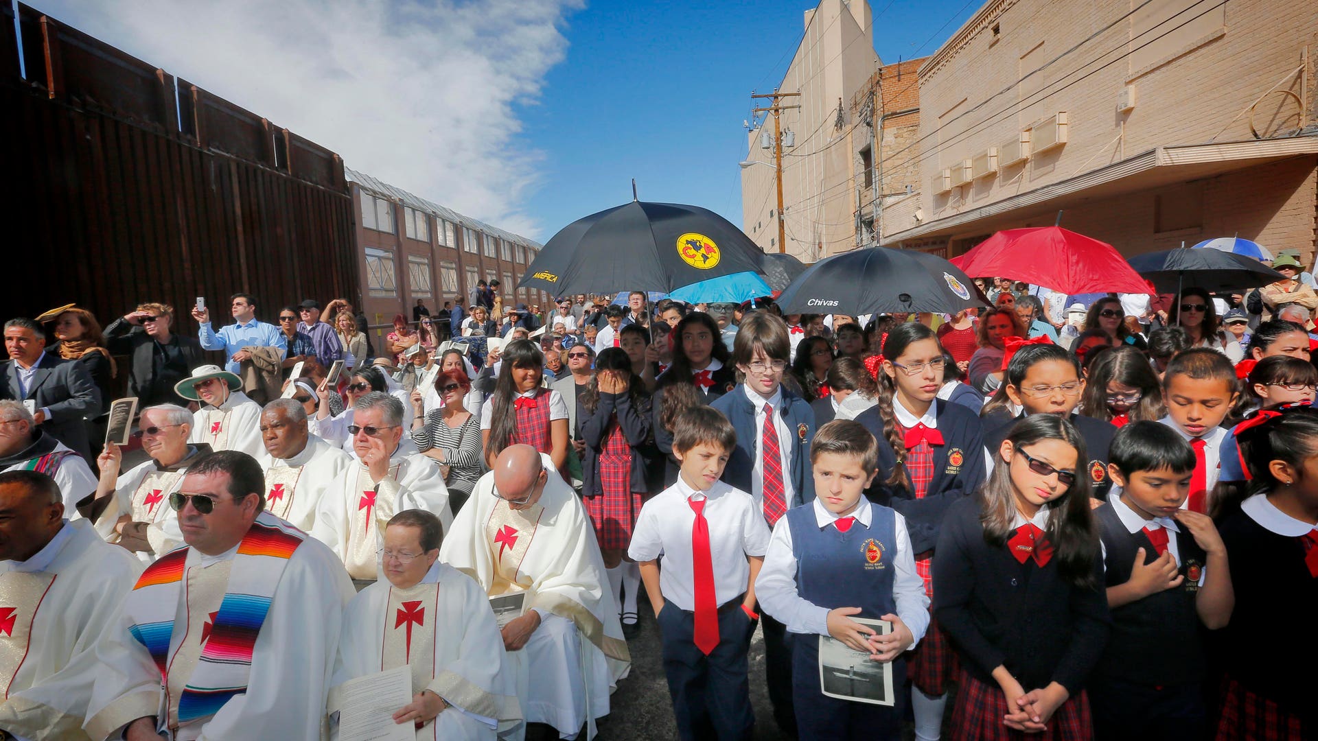Roman Catholic Bishops Celebrate Mass On U.S.-Mexico Border | Fox News
