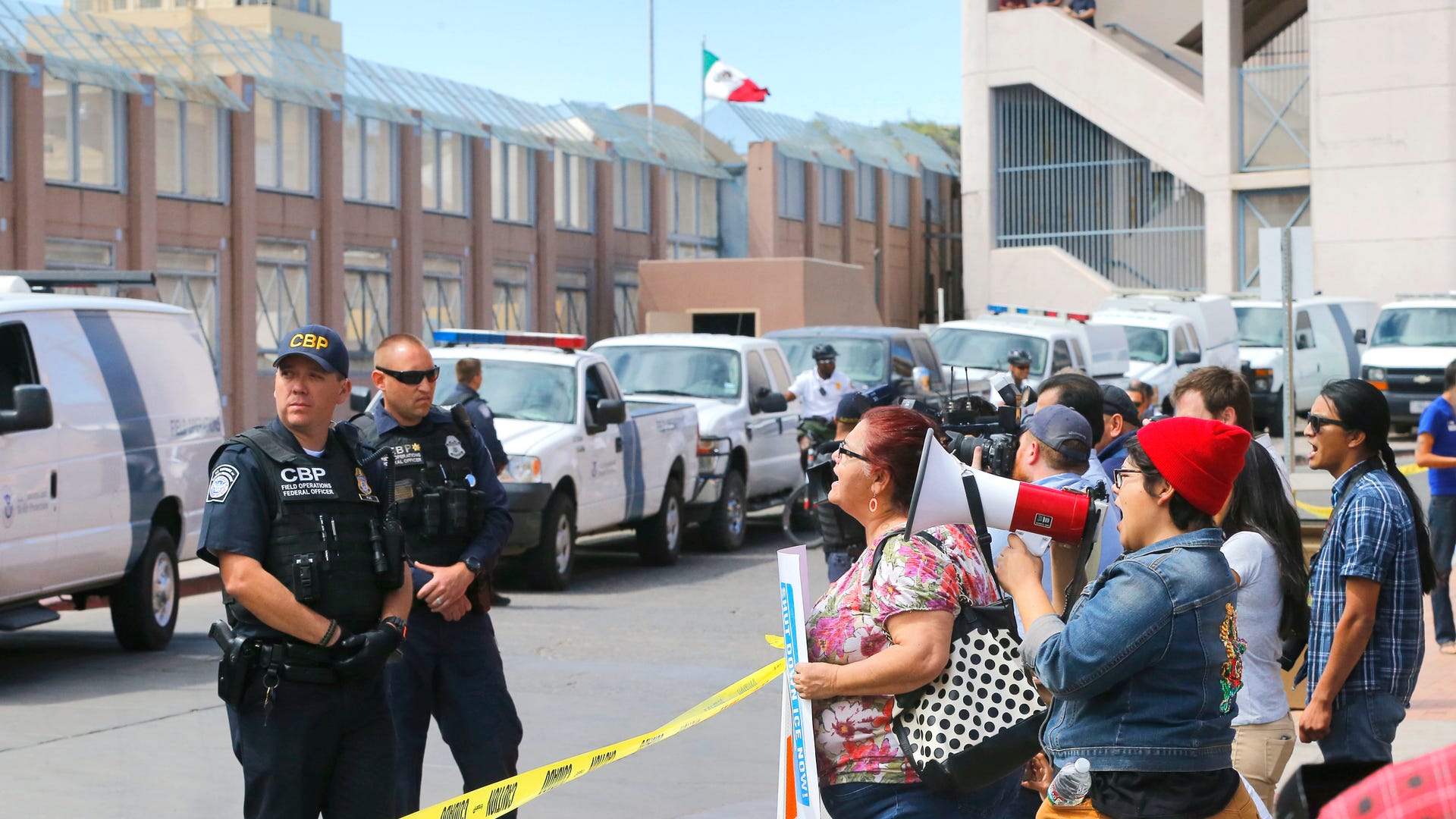 Roman Catholic Bishops Celebrate Mass On U.S.-Mexico Border | Fox News