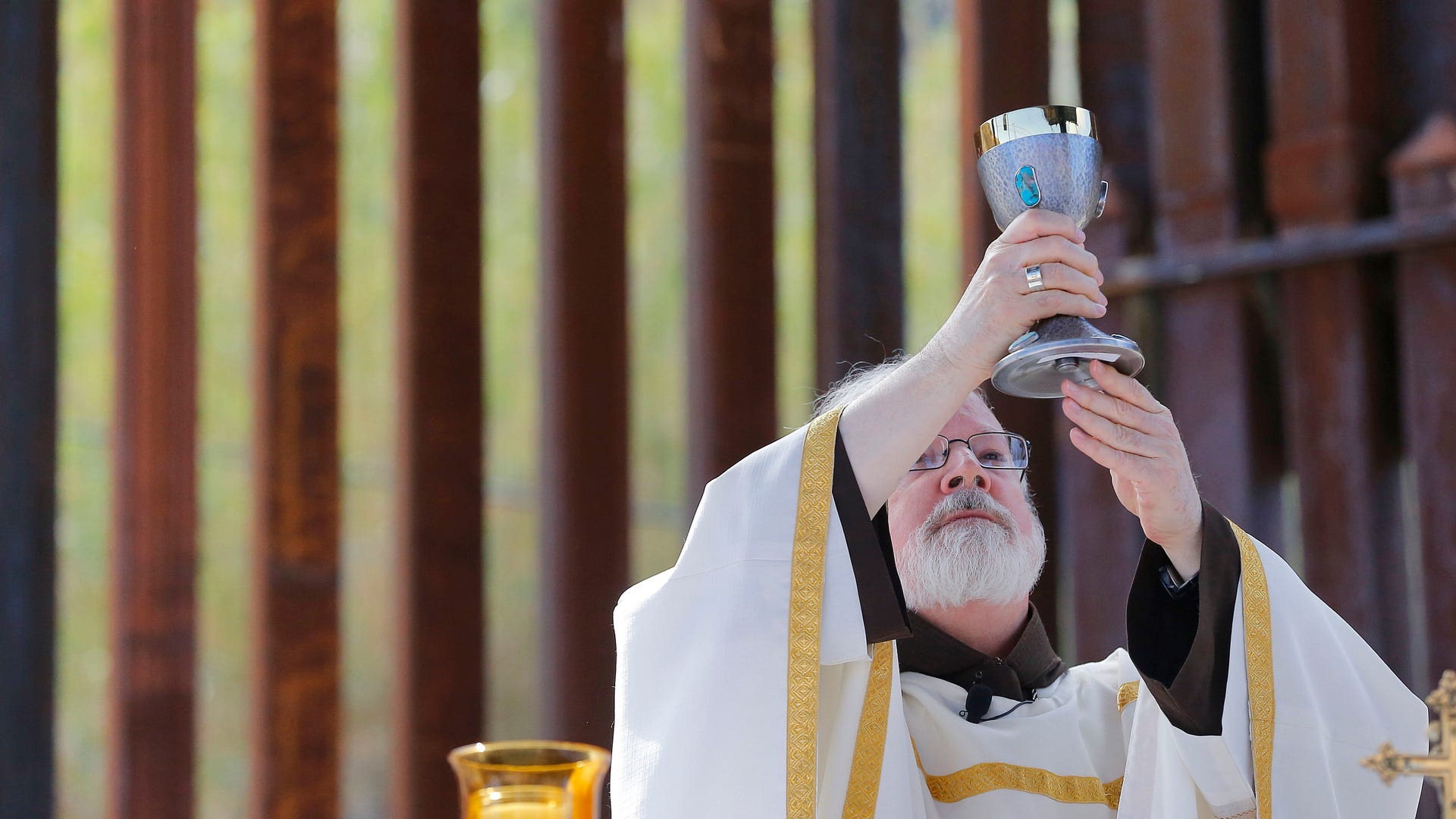 Roman Catholic Bishops Celebrate Mass On U.S.-Mexico Border | Fox News