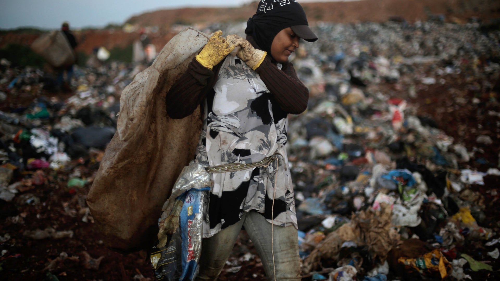 Trash pickers in Brazil worry about end of dump | Fox News