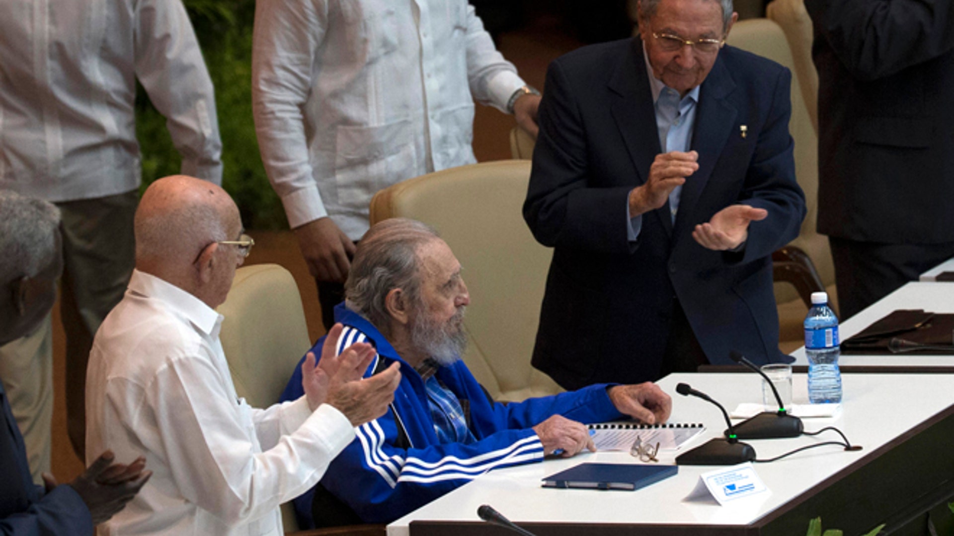 Fidel Castro makes rare public appearance at Cuban Communist Party ...