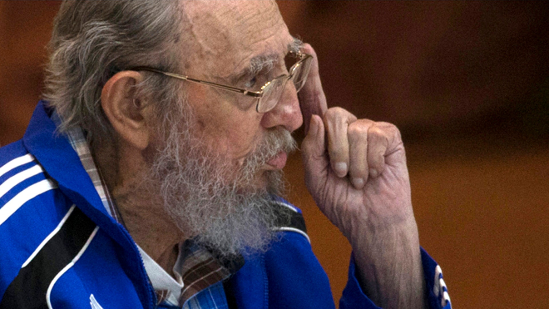Fidel Castro makes rare public appearance at Cuban Communist Party ...