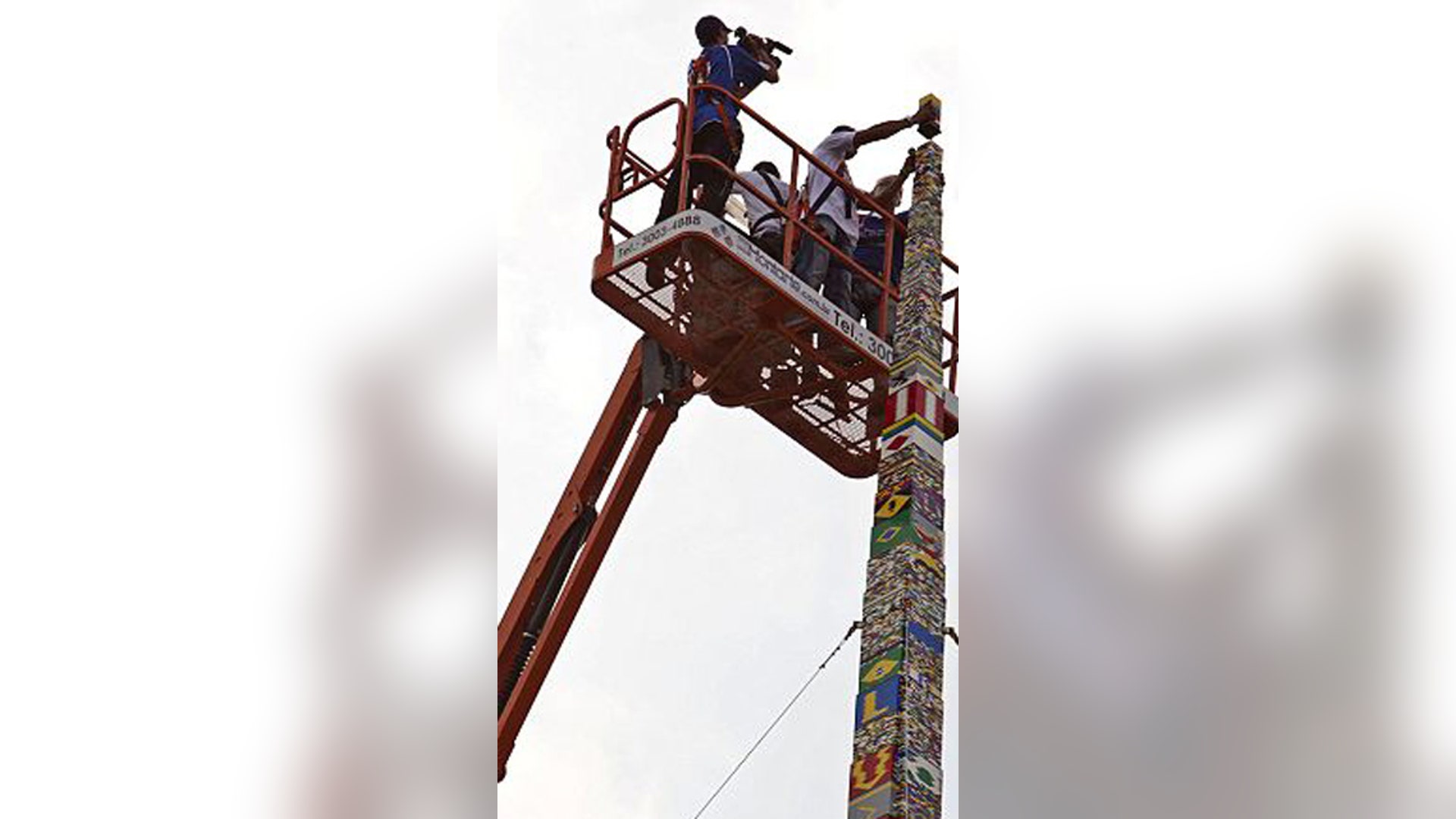 100ft Record-Breaking Lego Tower Built in Brazil | Fox News
