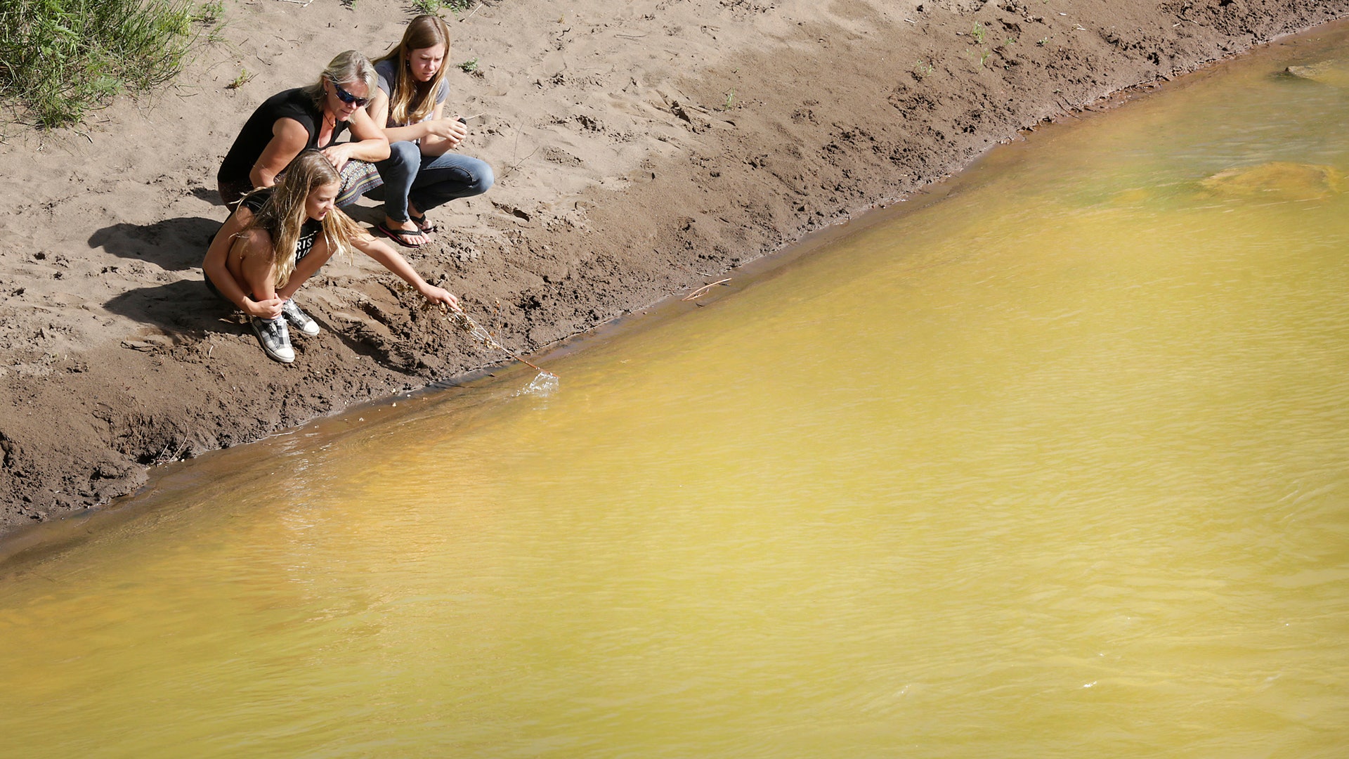 A river runs yellow: Mine waste colors the Animas River | Fox News