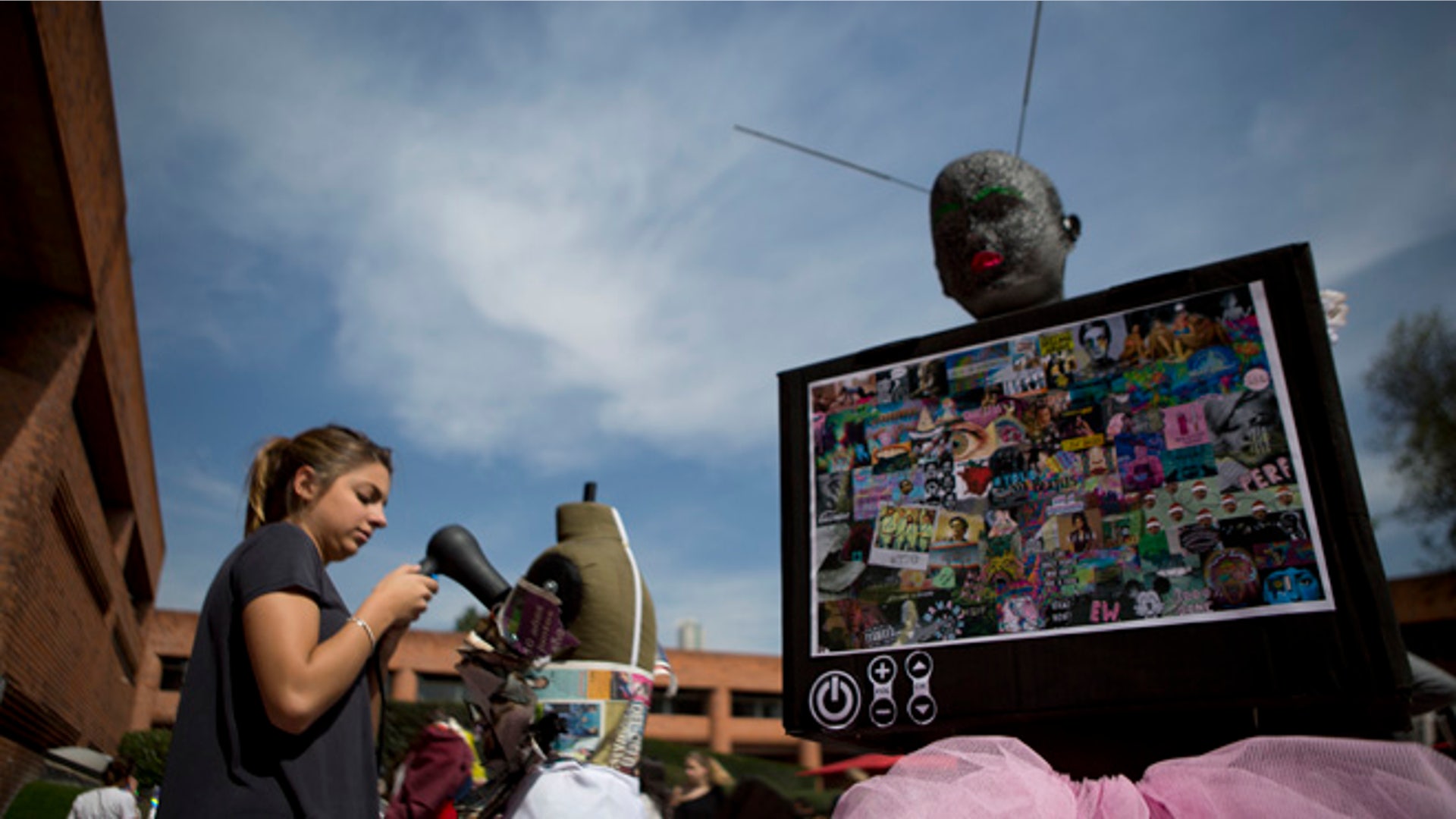 Mexican fashion students design dresses inspired by drug trade | Fox News