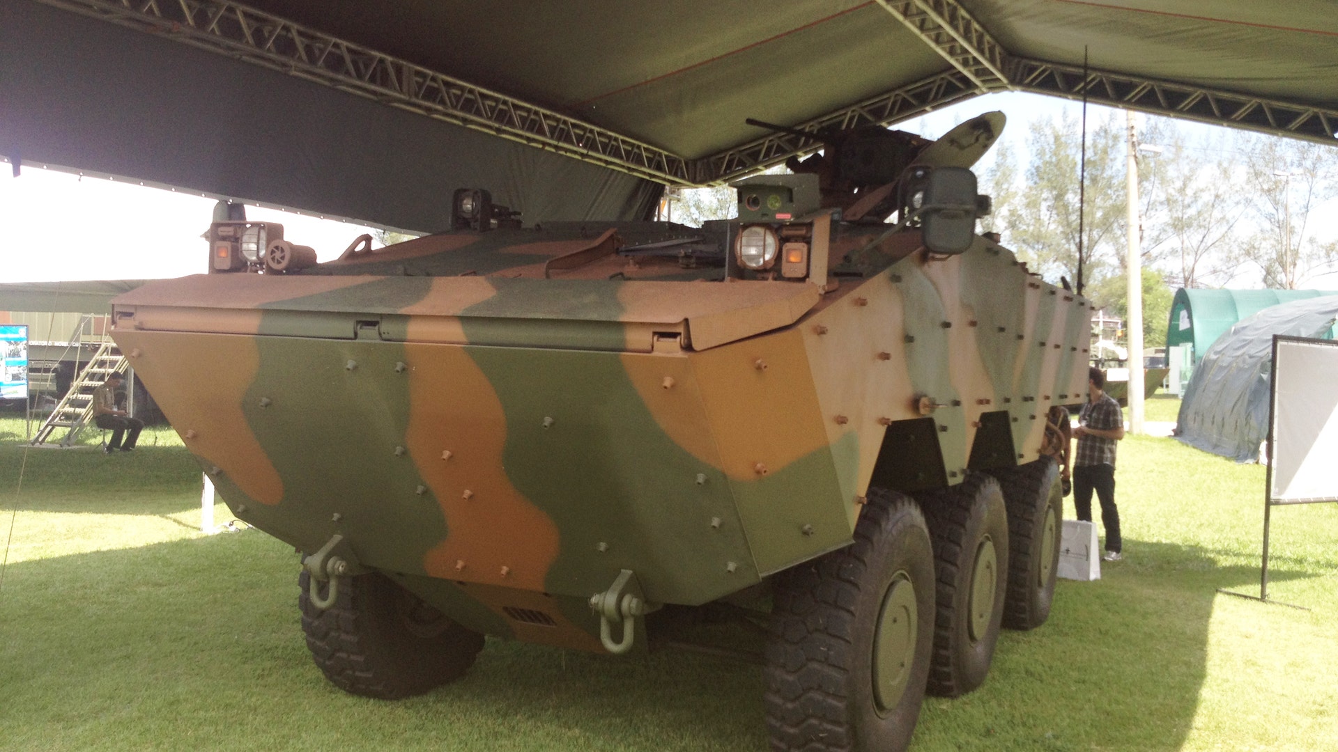 Arms dealers of the world show off their wares at LAAD 2013 | Fox News