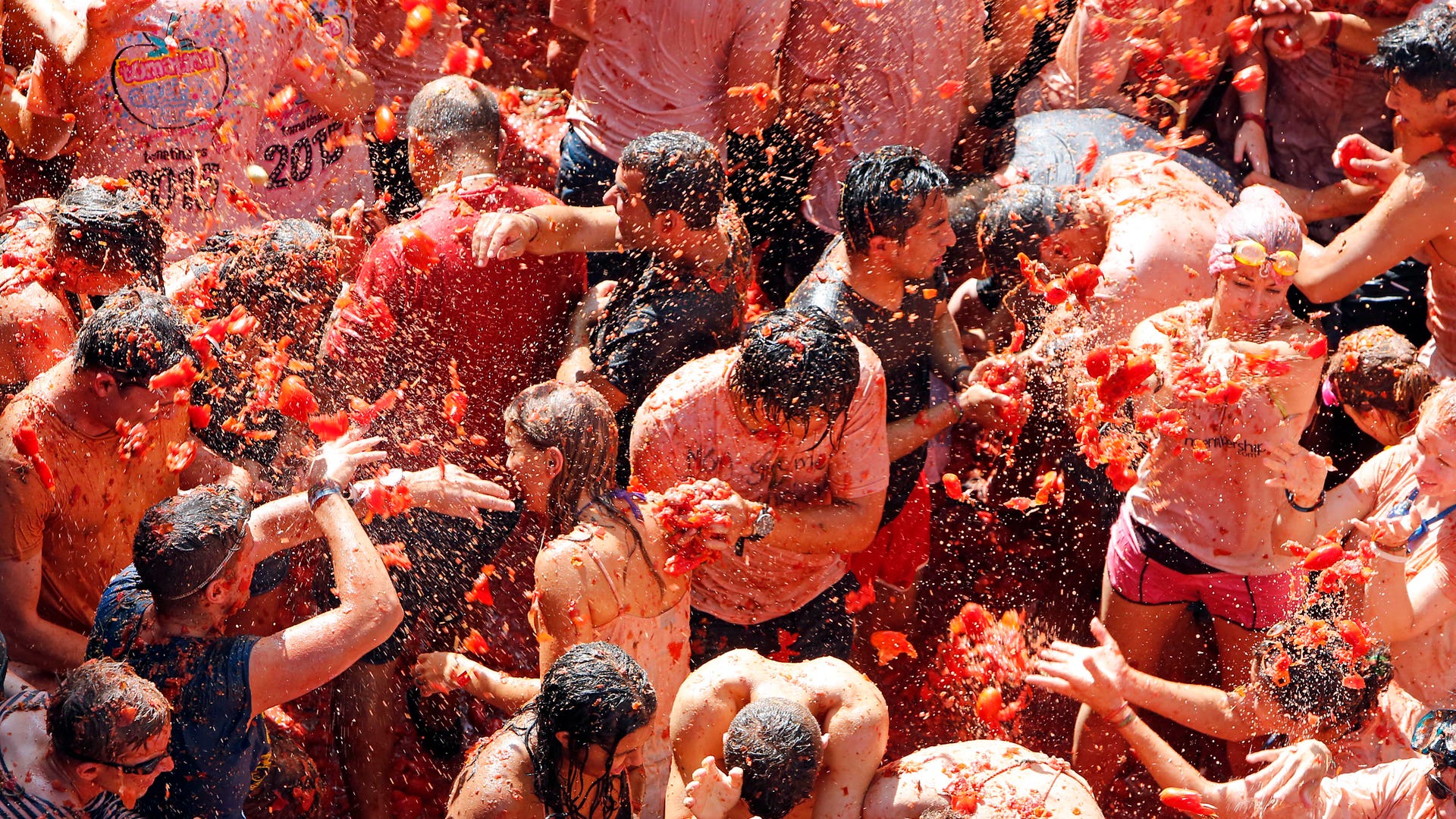 Spain's biggest tomato fight hits the streets | Fox News