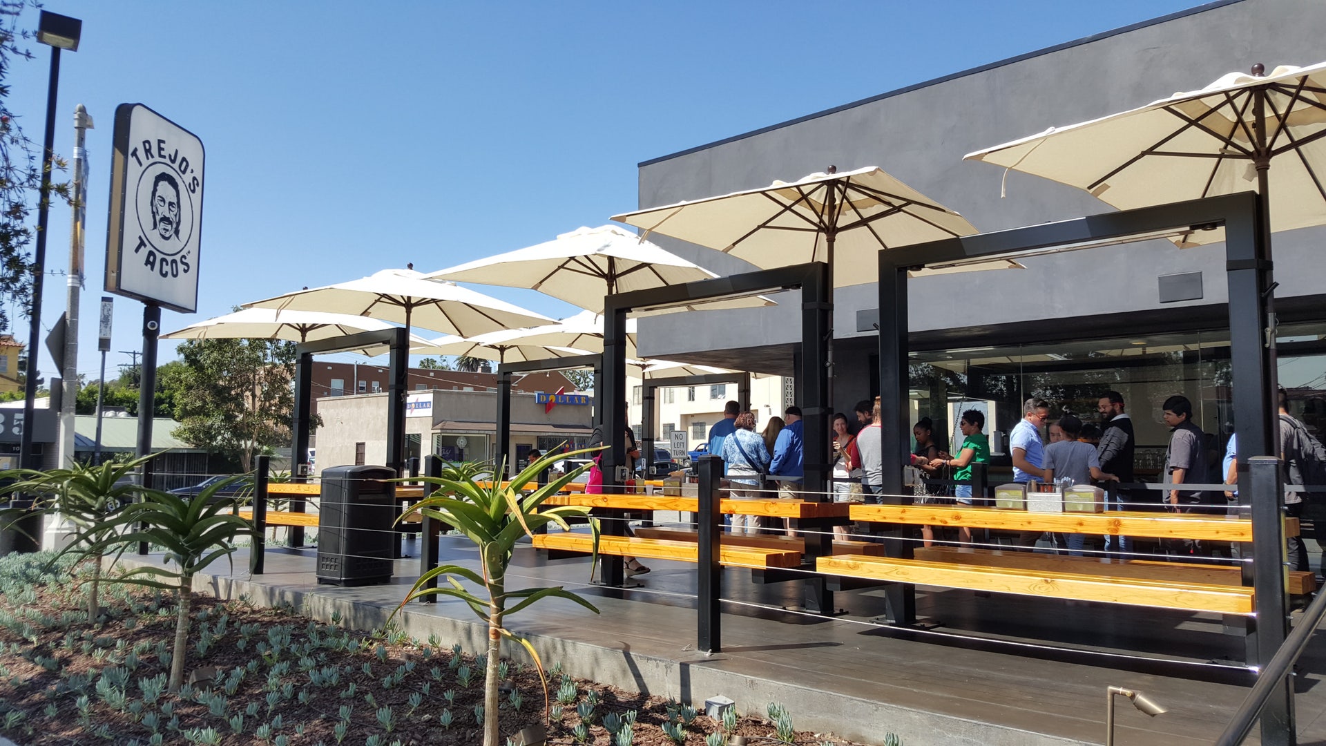 Danny Trejo brings mother's cooking into new taqueria | Fox News