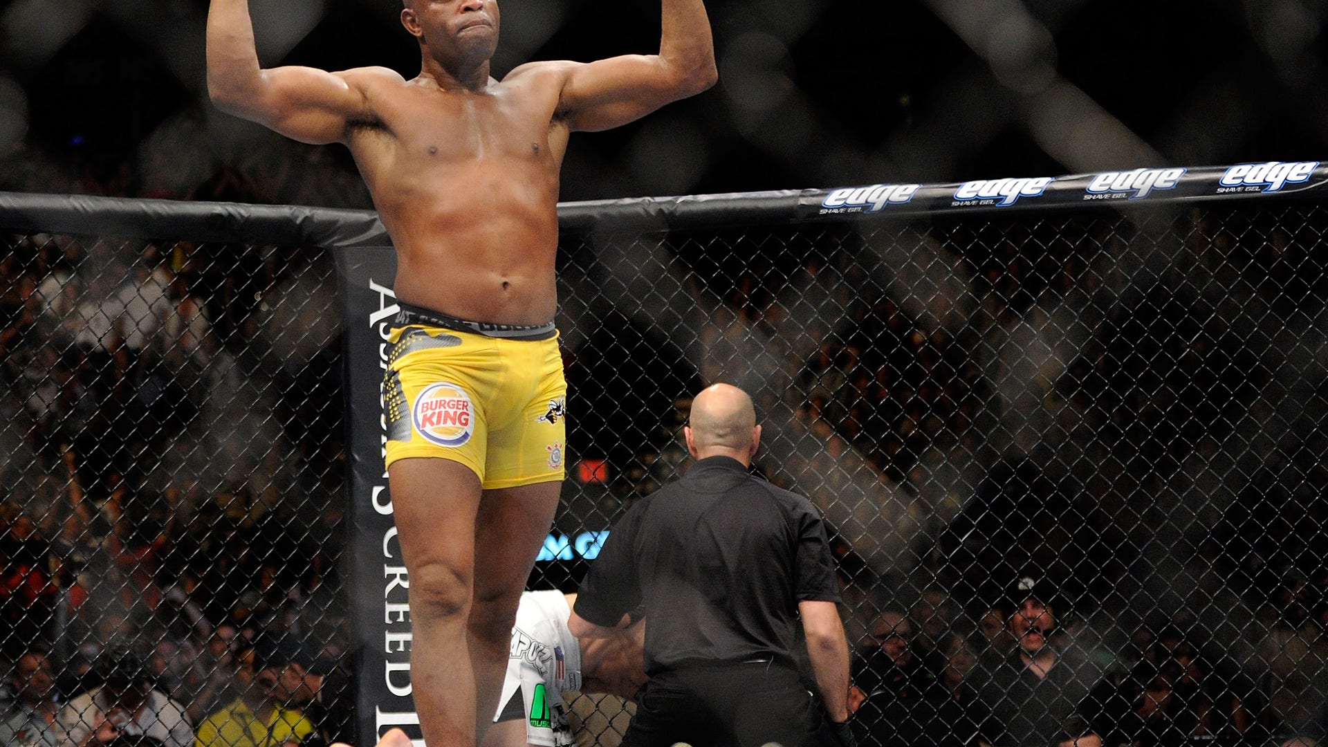 UFC 148: Silva Defeats Sonnen by TKO | Fox News