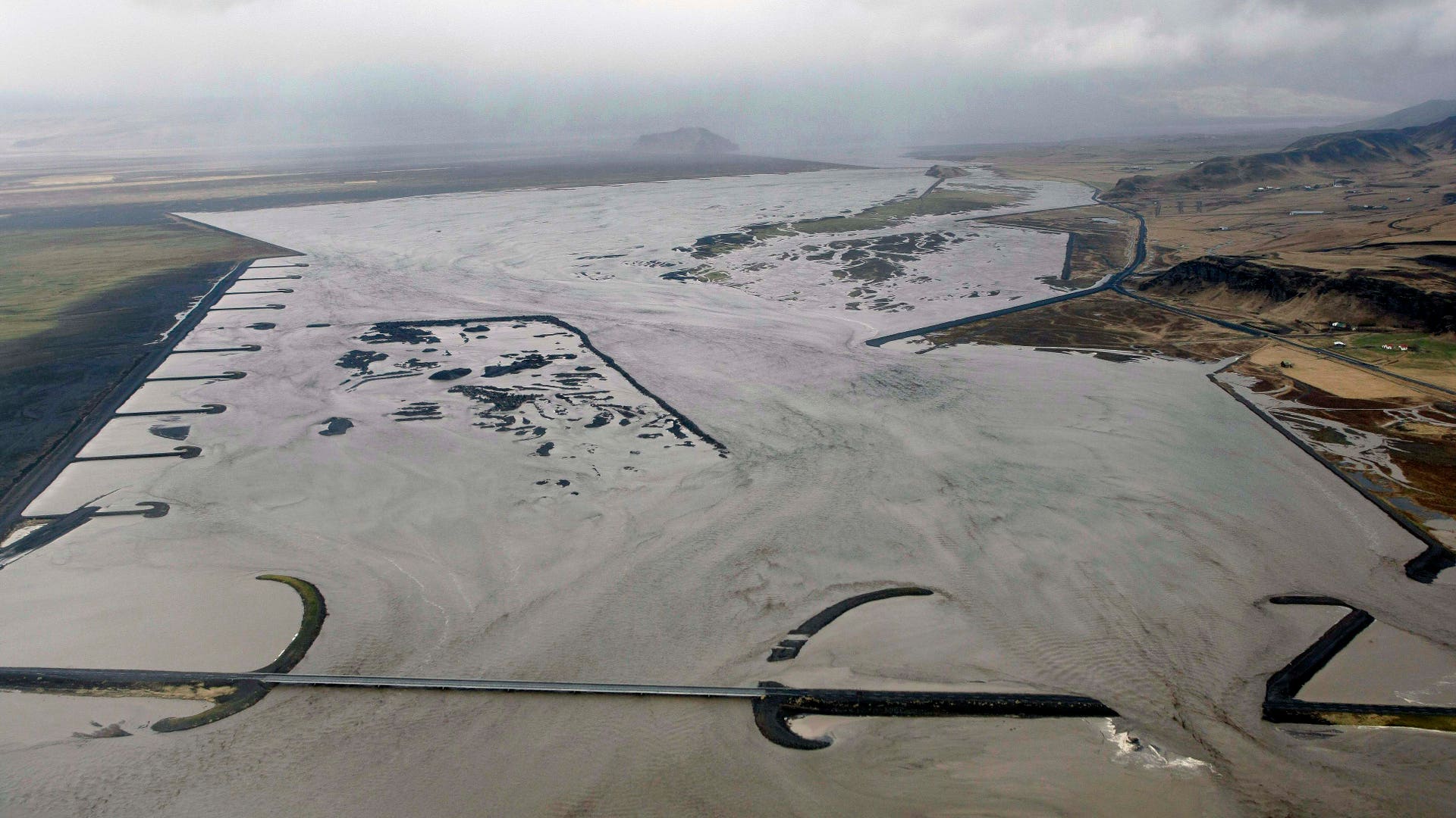 Stunning Light Show Illuminates Iceland Volcano's Eruption | Fox News