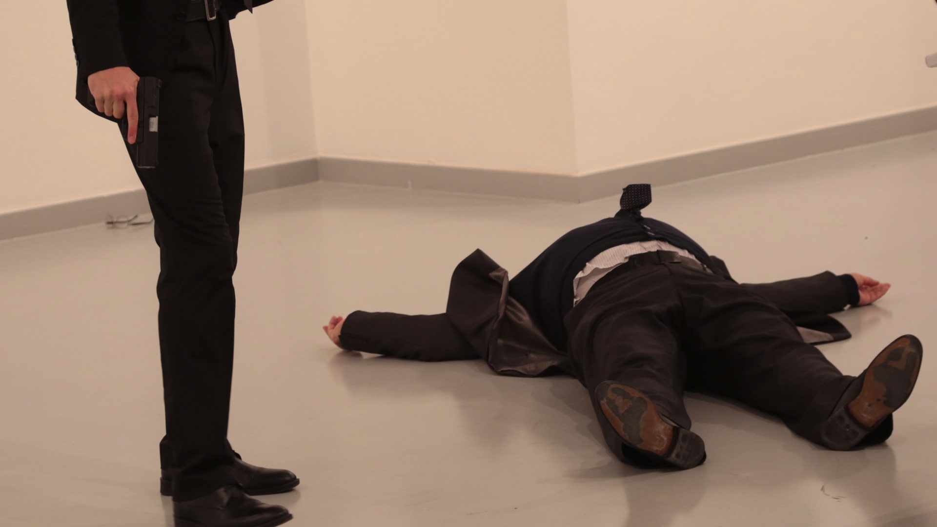 WARNING: GRAPHIC IMAGES - Assassin kills Russian ambassador to Turkey ...