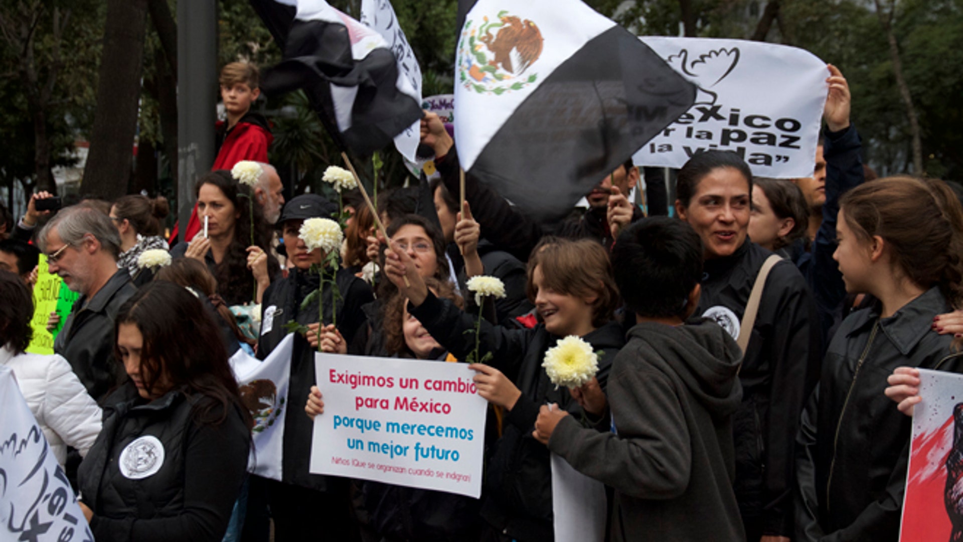 In Mexico City, a day of protest, a night of unrest over 43 missing ...