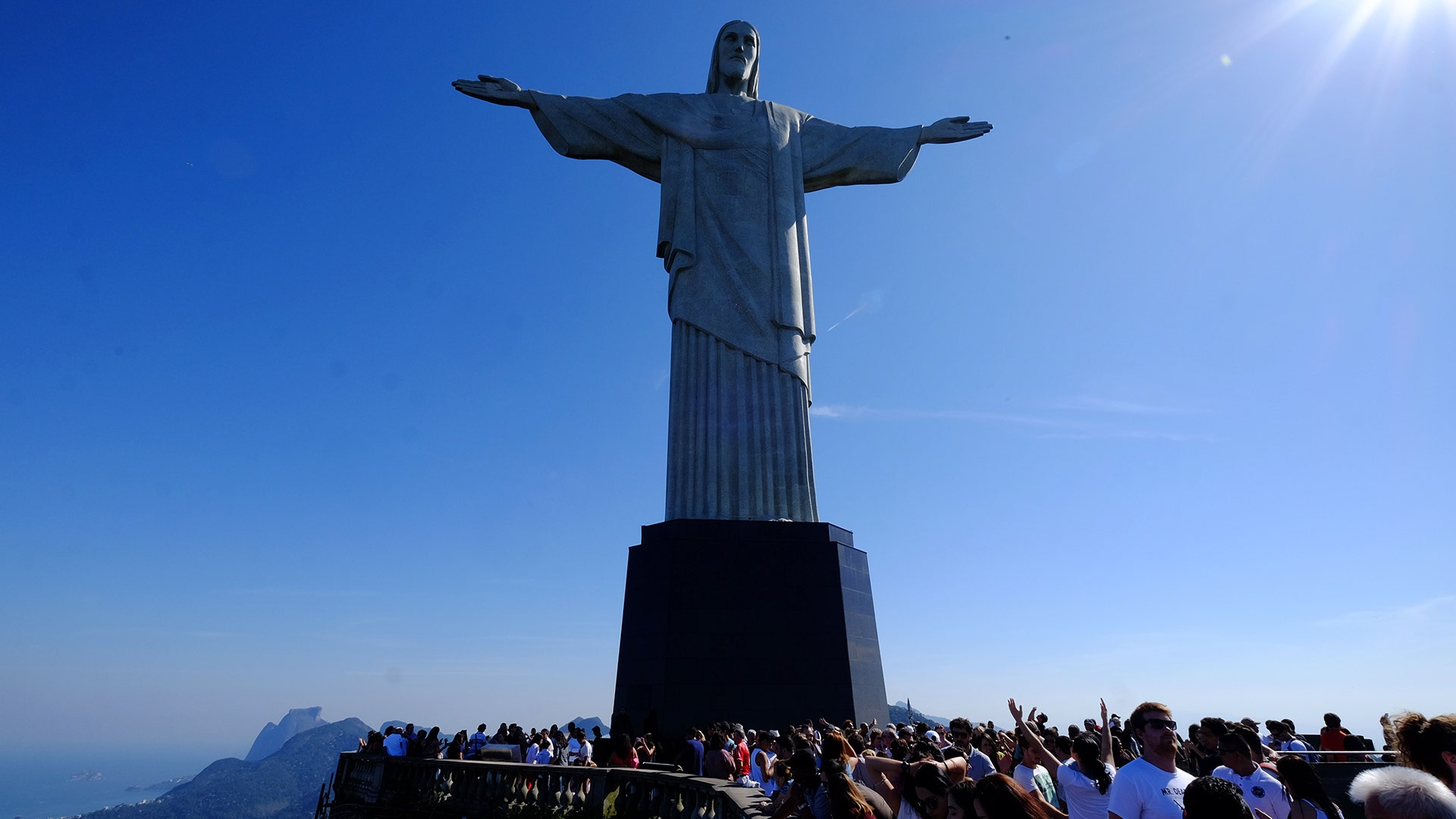 Take 'em all down? 10 of the world's iconic statues and why they could ...