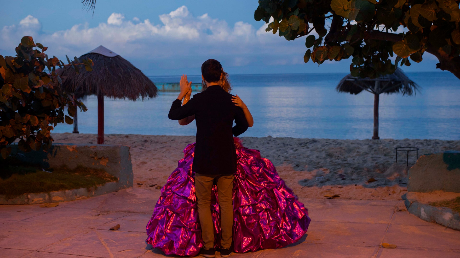 Pictures of a thriving new Cuban tradition: 'quinceañera' parties | Fox ...