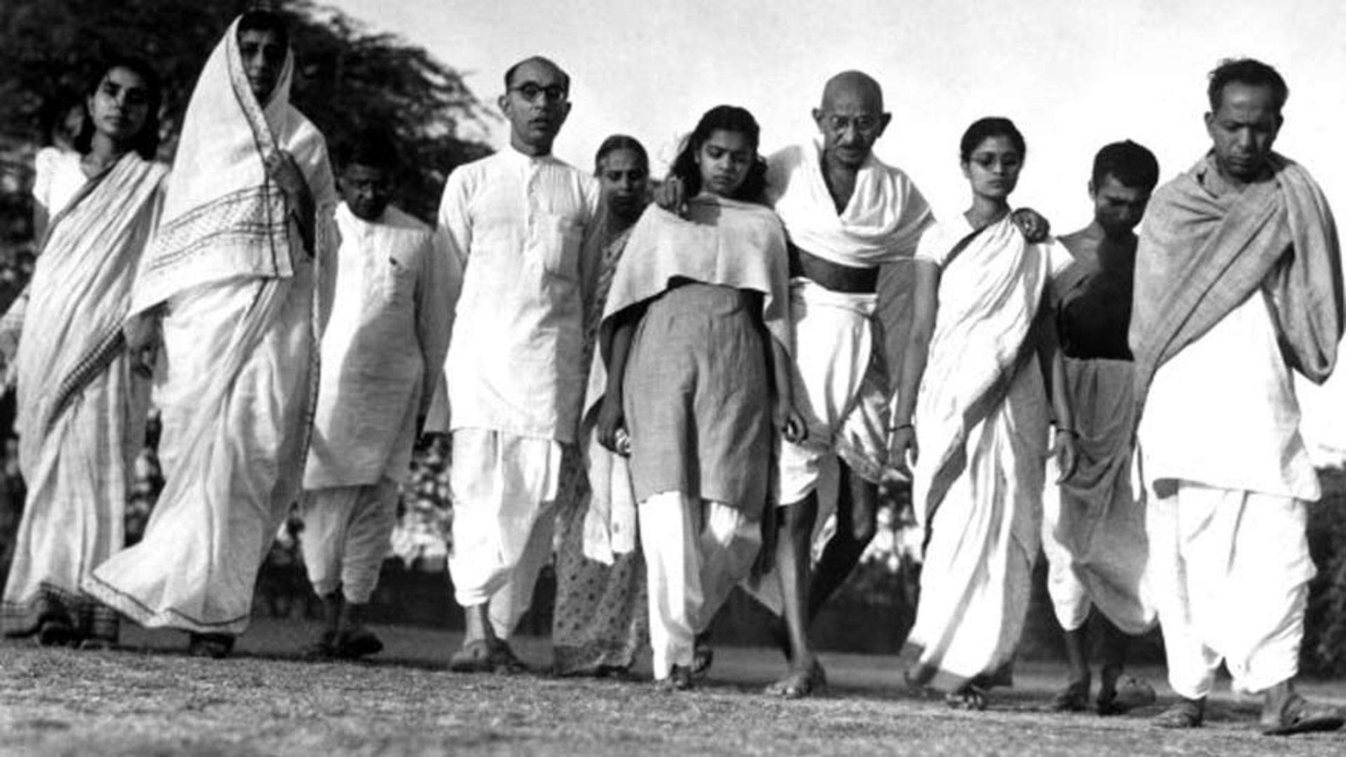 Gandhi and his spinning wheel: The story behind a famous photo | Fox News