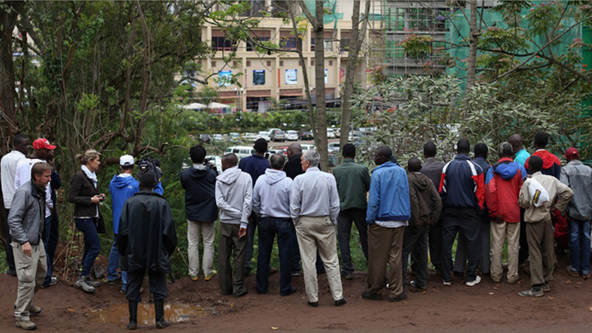 Kenya's military battles Al Qaeda-linked militants inside mall | Fox News