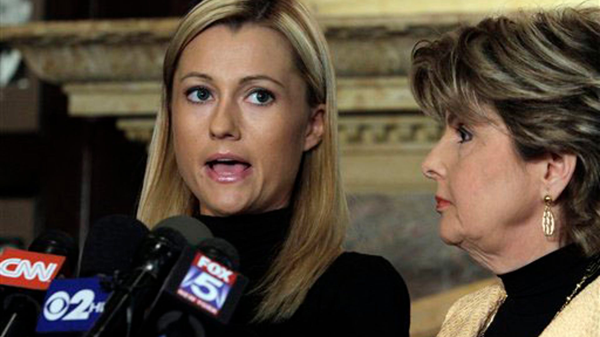 Ginger Lee Holds News Conference About Communications With Rep. Weiner ...