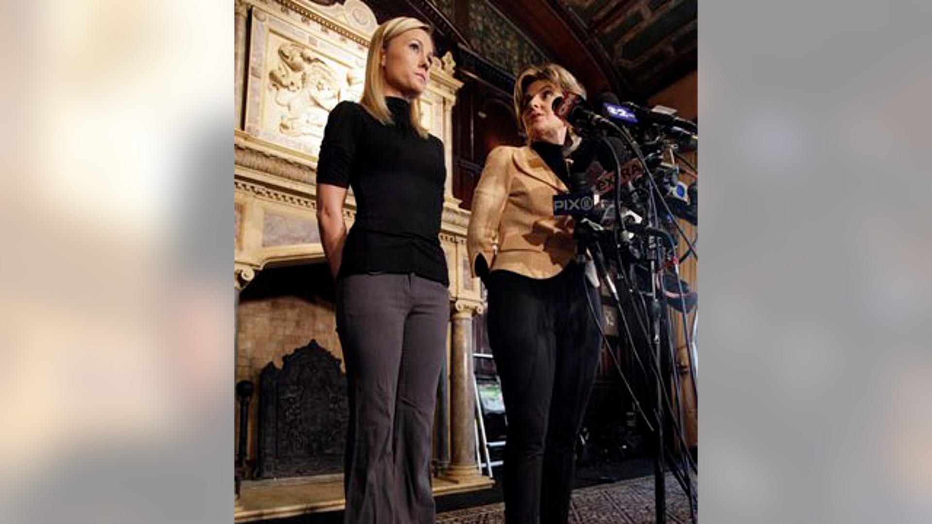 Ginger Lee Holds News Conference About Communications With Rep. Weiner ...