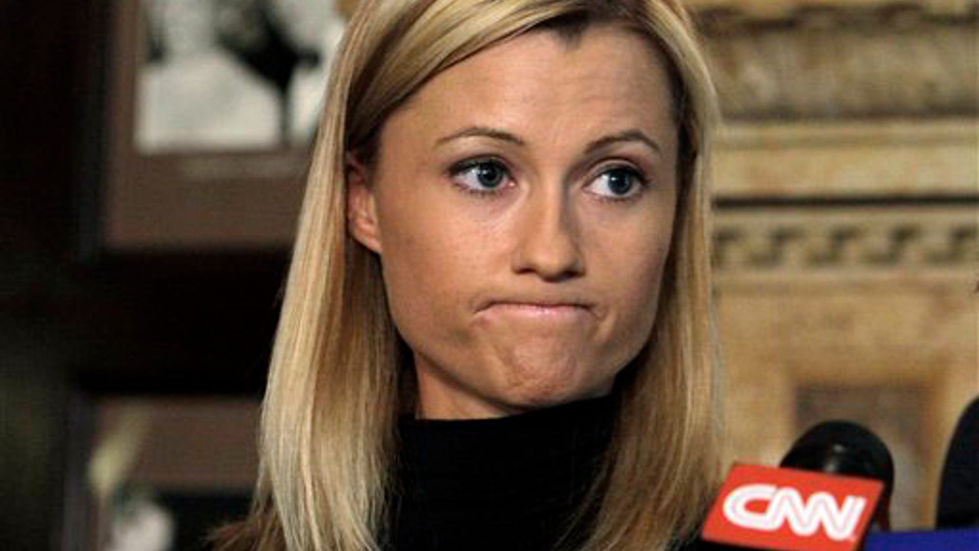 Ginger Lee Holds News Conference About Communications With Rep. Weiner ...