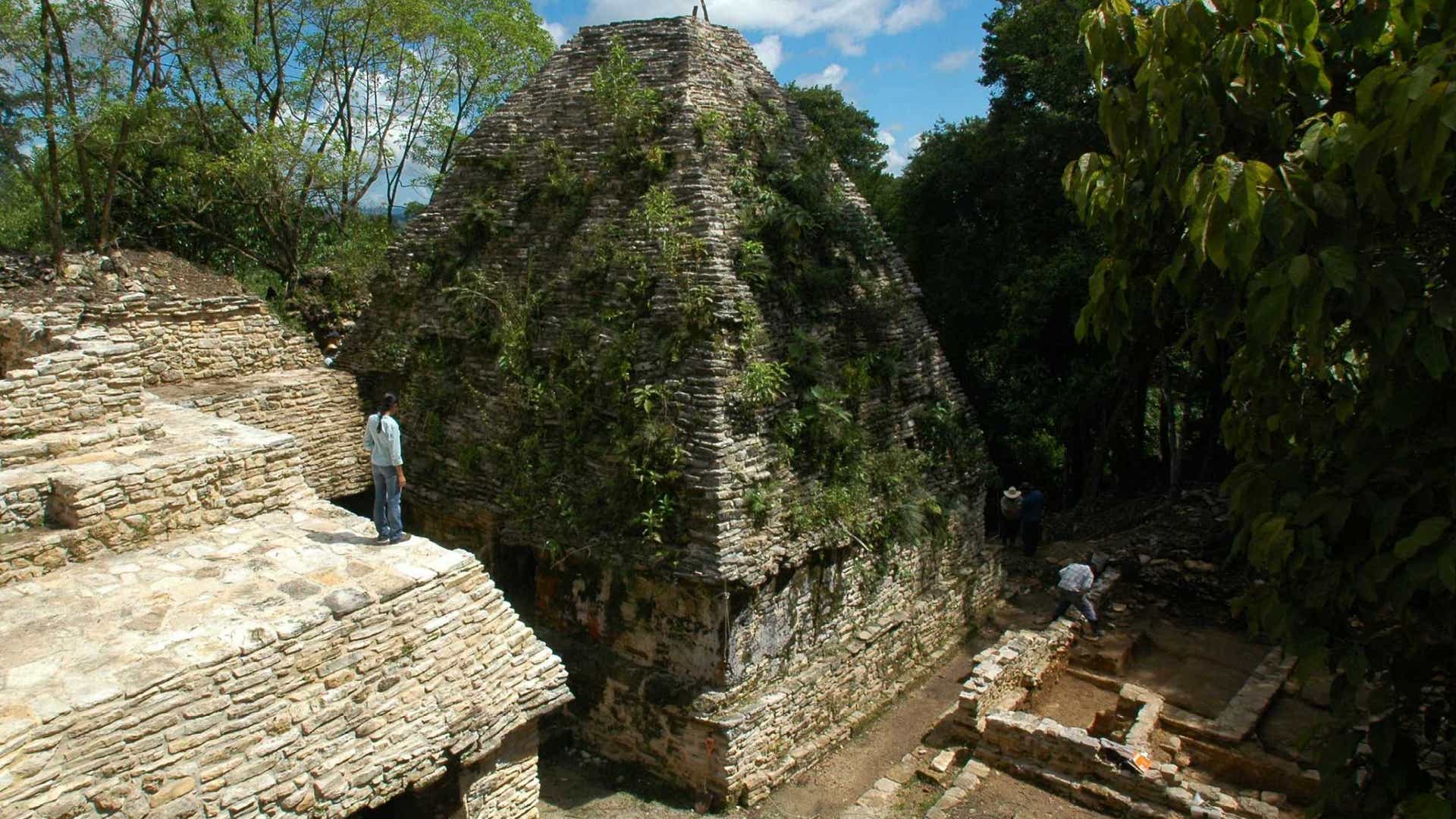 Archaeologists discover 2,000-year-old Mayan palace in Mexico | Fox News