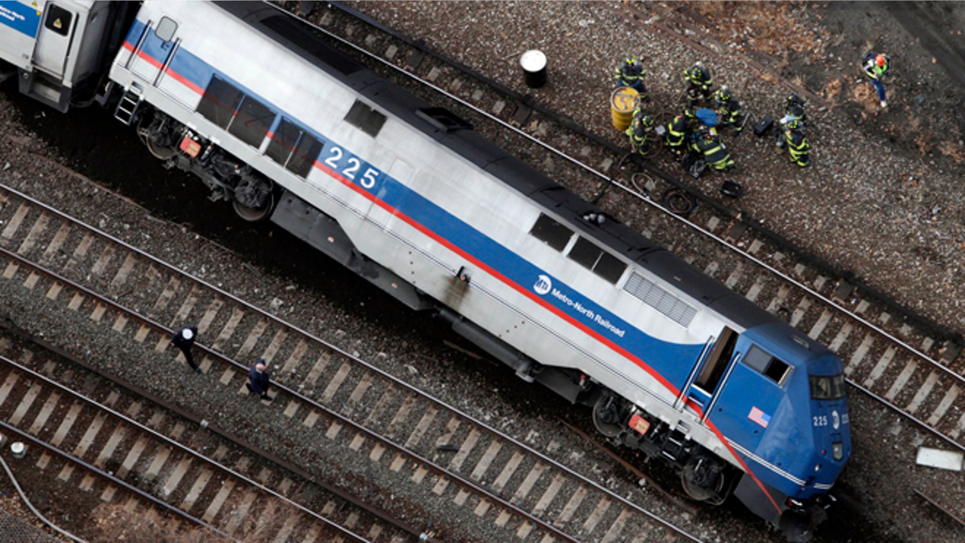 Passenger train derails in New York City, killing 4 | Fox News
