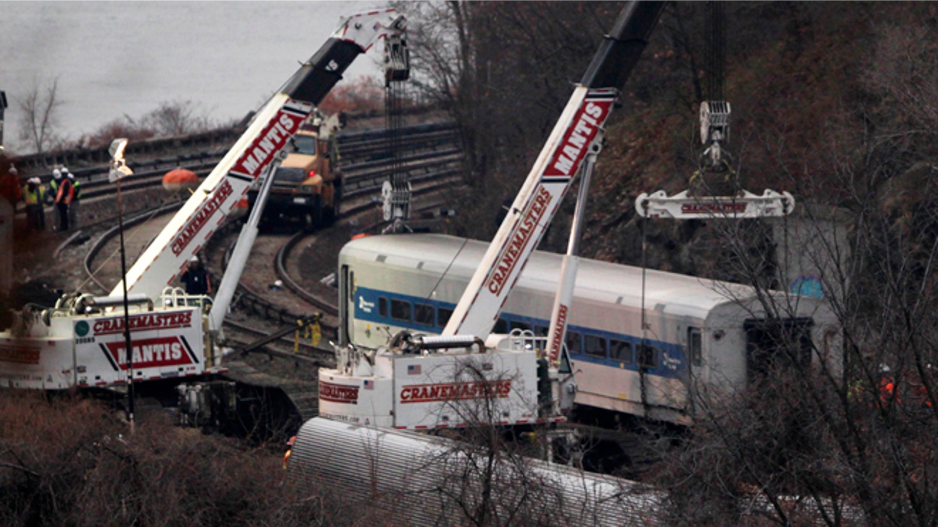 Passenger train derails in New York City, killing 4 | Fox News