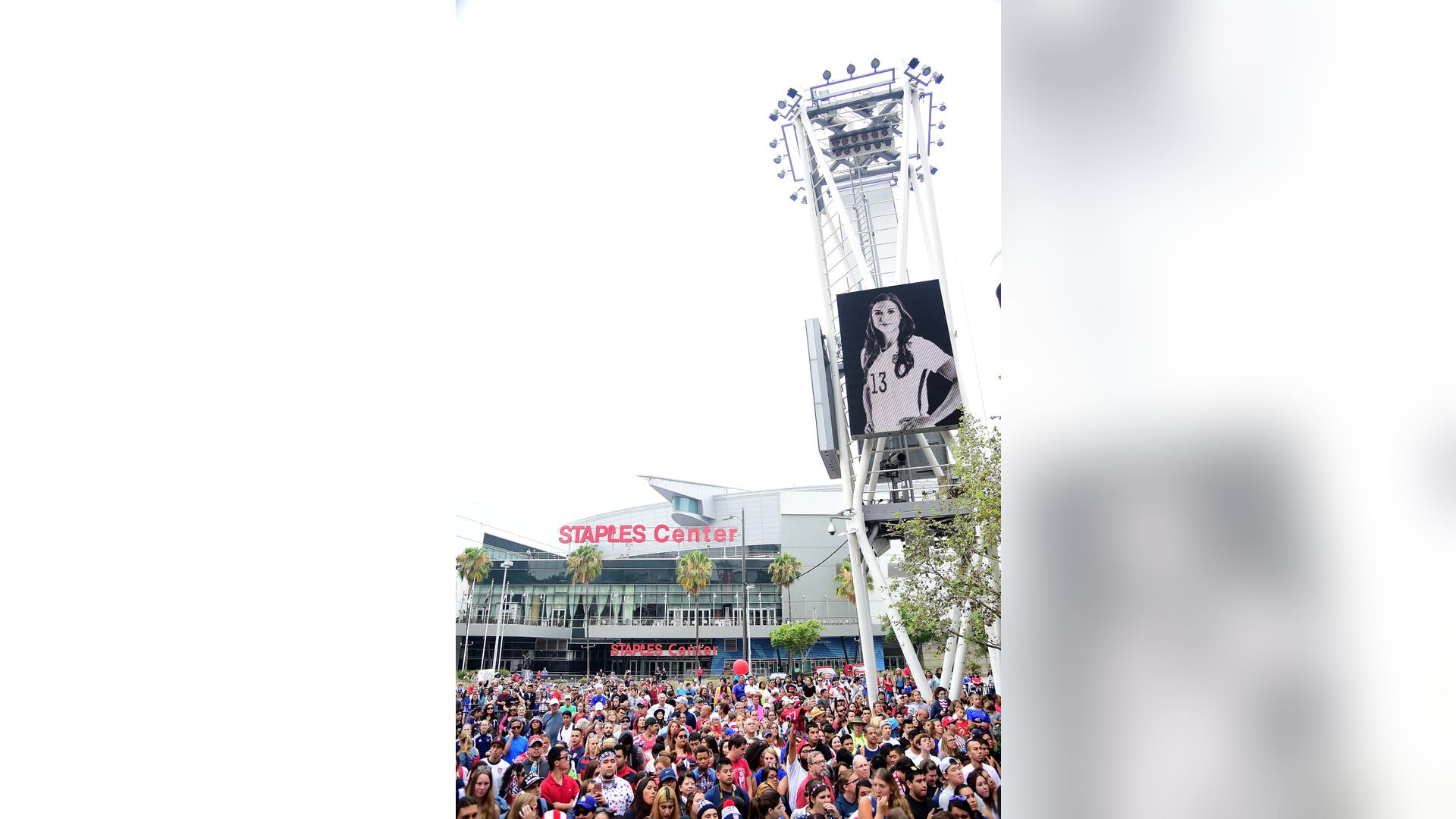 U.S. Women's World Cup gets heroes welcome in L.A.