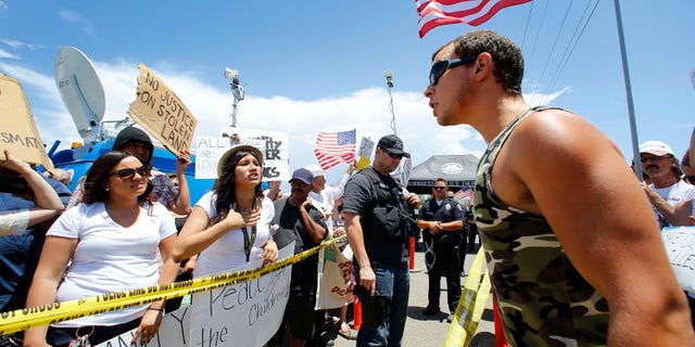 Immigration Overload Bitterly Divides The U.S. Over Washington's ...