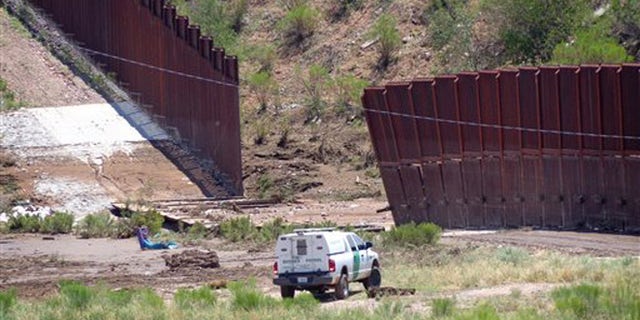 Storm Knocks Down 60 Feet Of U.S.-Mexico Border Fence In Arizona | Fox News