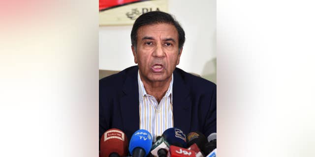 Mourners attend mass funeral of Pakistan plane crash victims | Fox News