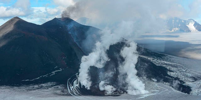 Remote Alaska volcano begins to emit lava flow, ash plume | Fox News
